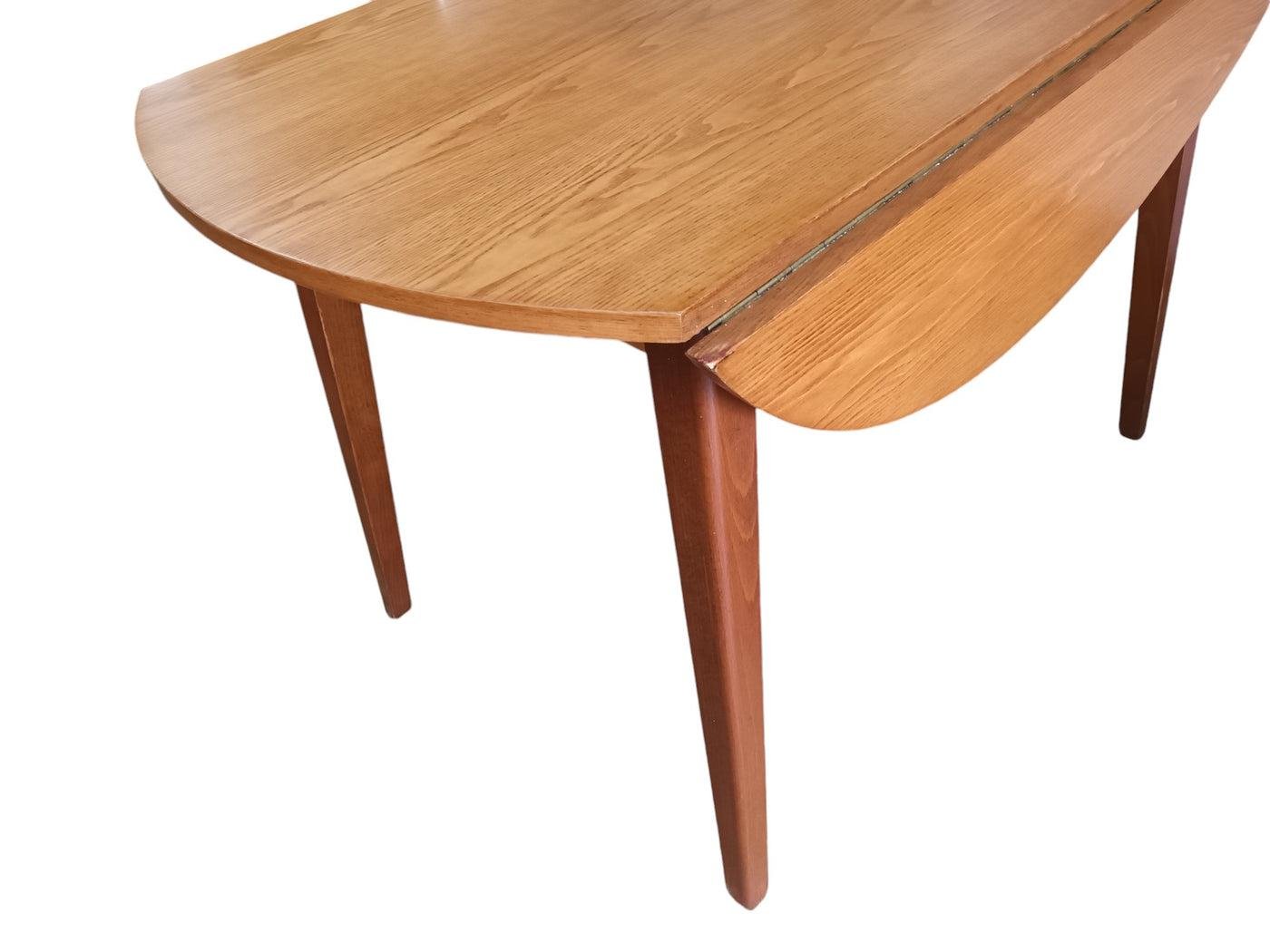 Mid-Century Round Dining Table in Oak for sale at Pamono