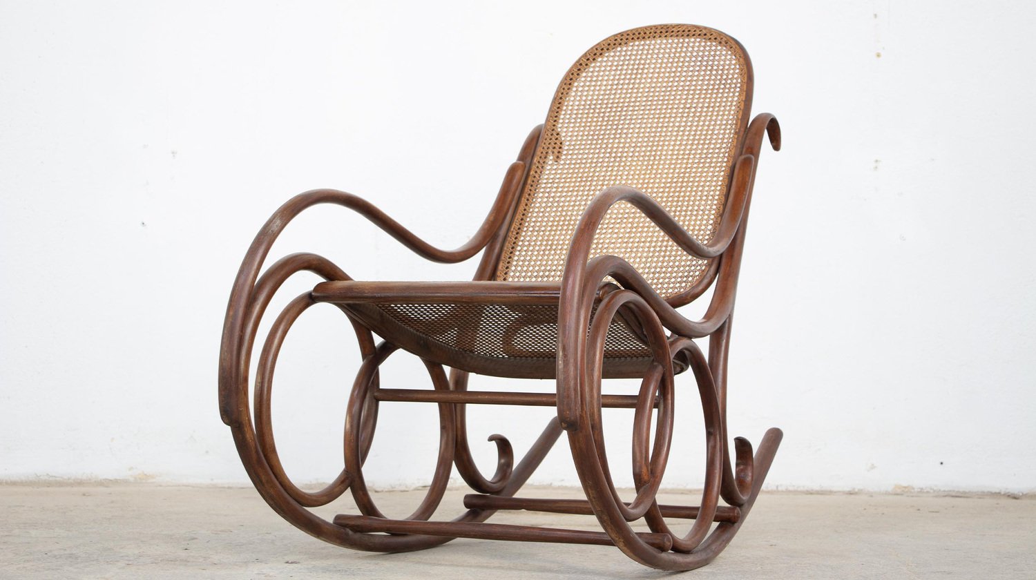 Rocking Chair from Thonet, 1920s for sale at Pamono