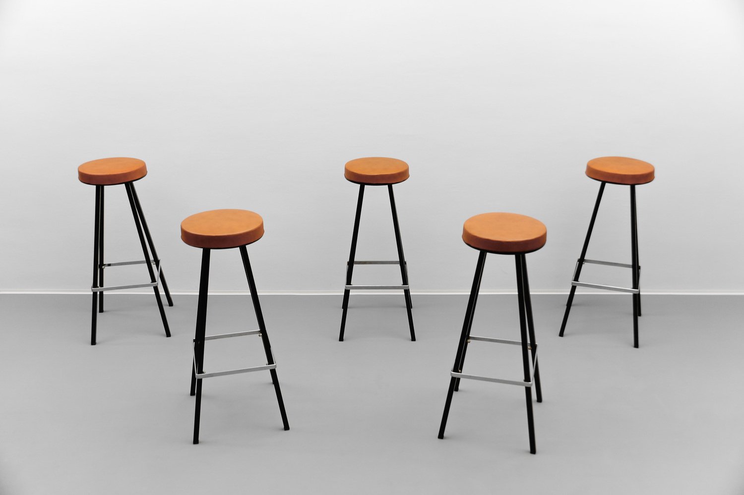 Mid-Century Modern Bar Stools, 1950s, Set of 5 for sale at Pamono