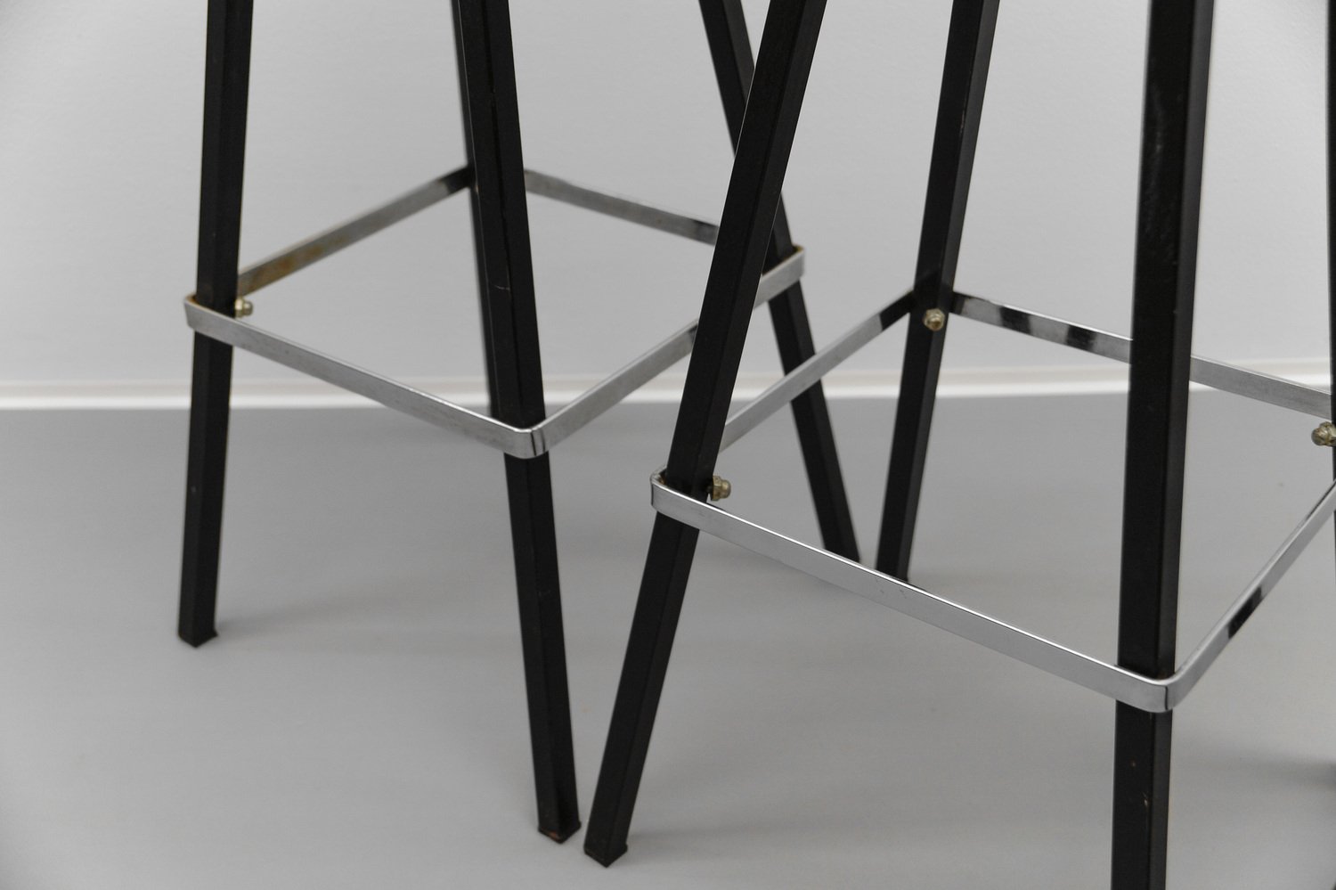 Mid-Century Modern Bar Stools, 1950s, Set of 5 for sale at Pamono