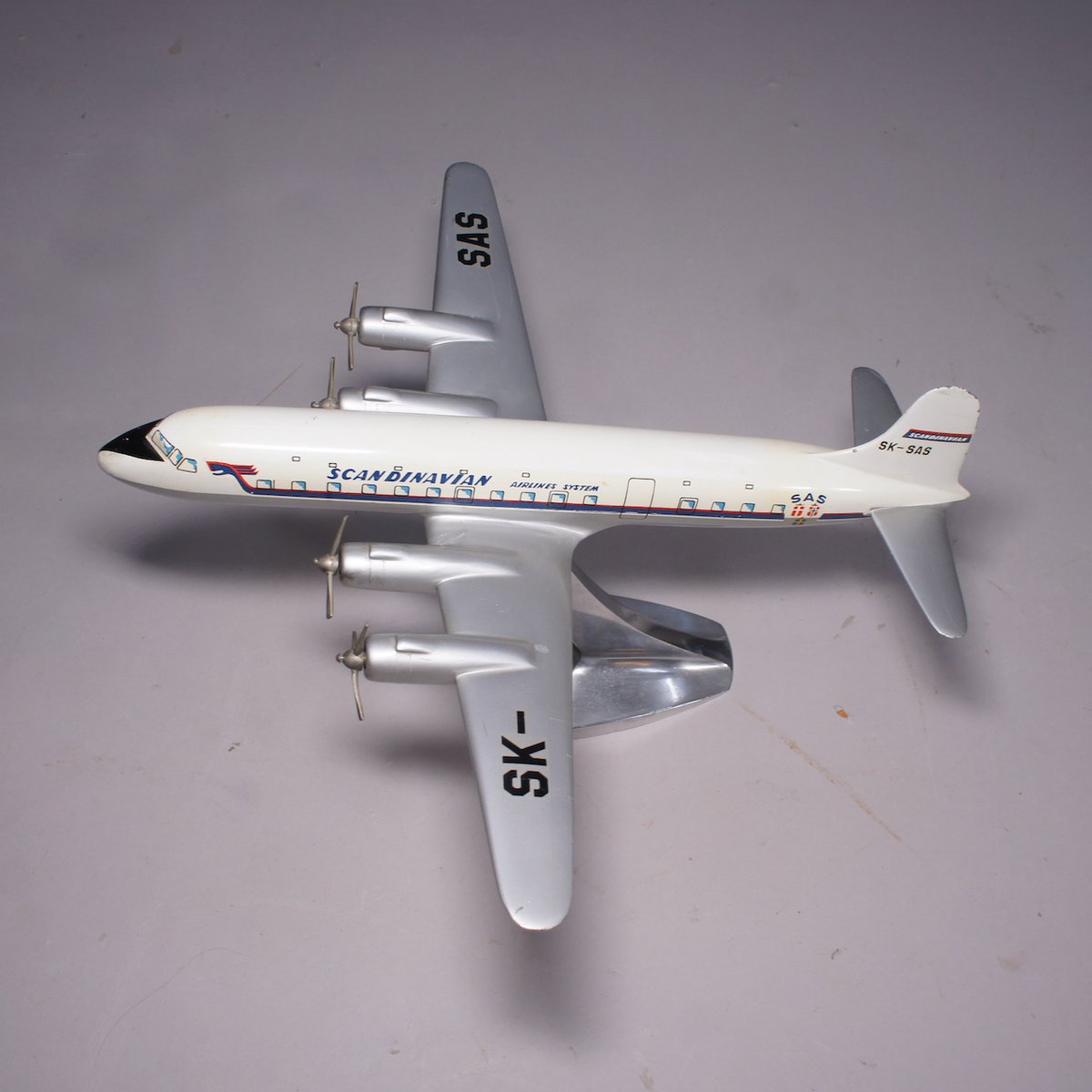 Flugzeugmodell einer Sas Dc-6 aus Metall, 1950er bei Pamono kaufen