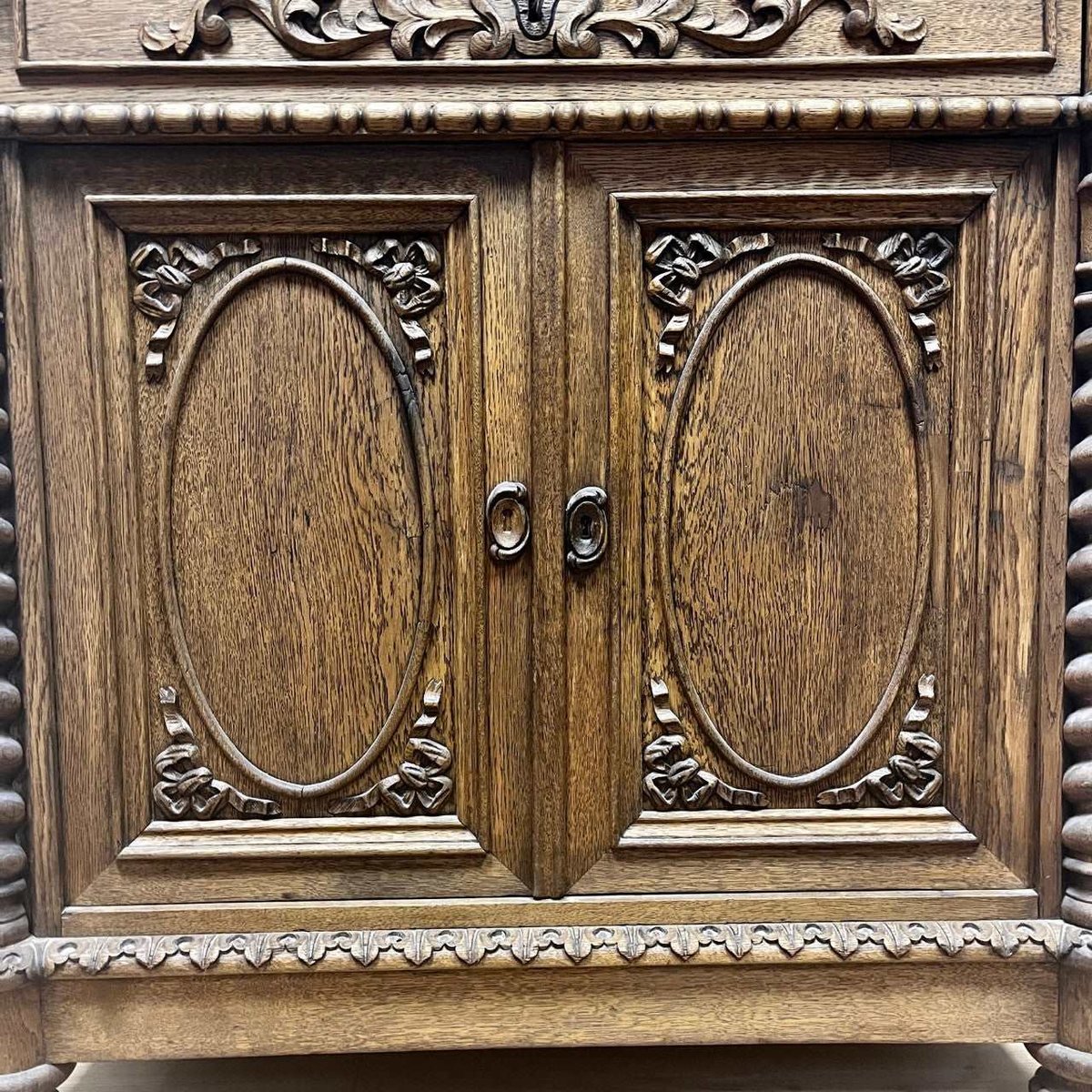 Antique Neo-Renaissance Oak Chest of Drawers for sale at Pamono