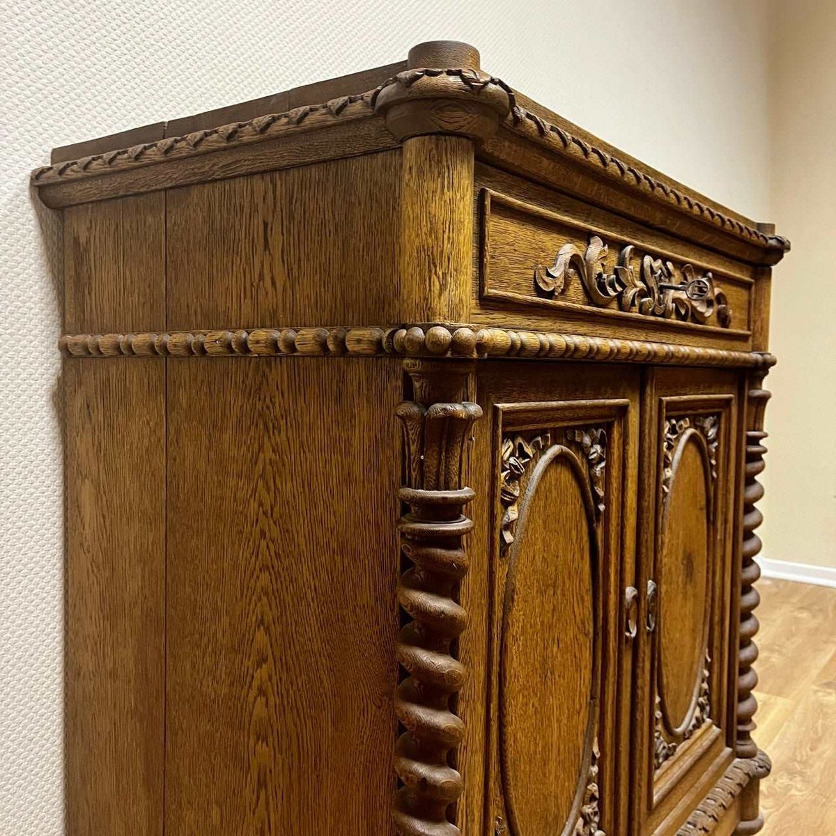 Antique Neo-Renaissance Oak Chest of Drawers for sale at Pamono