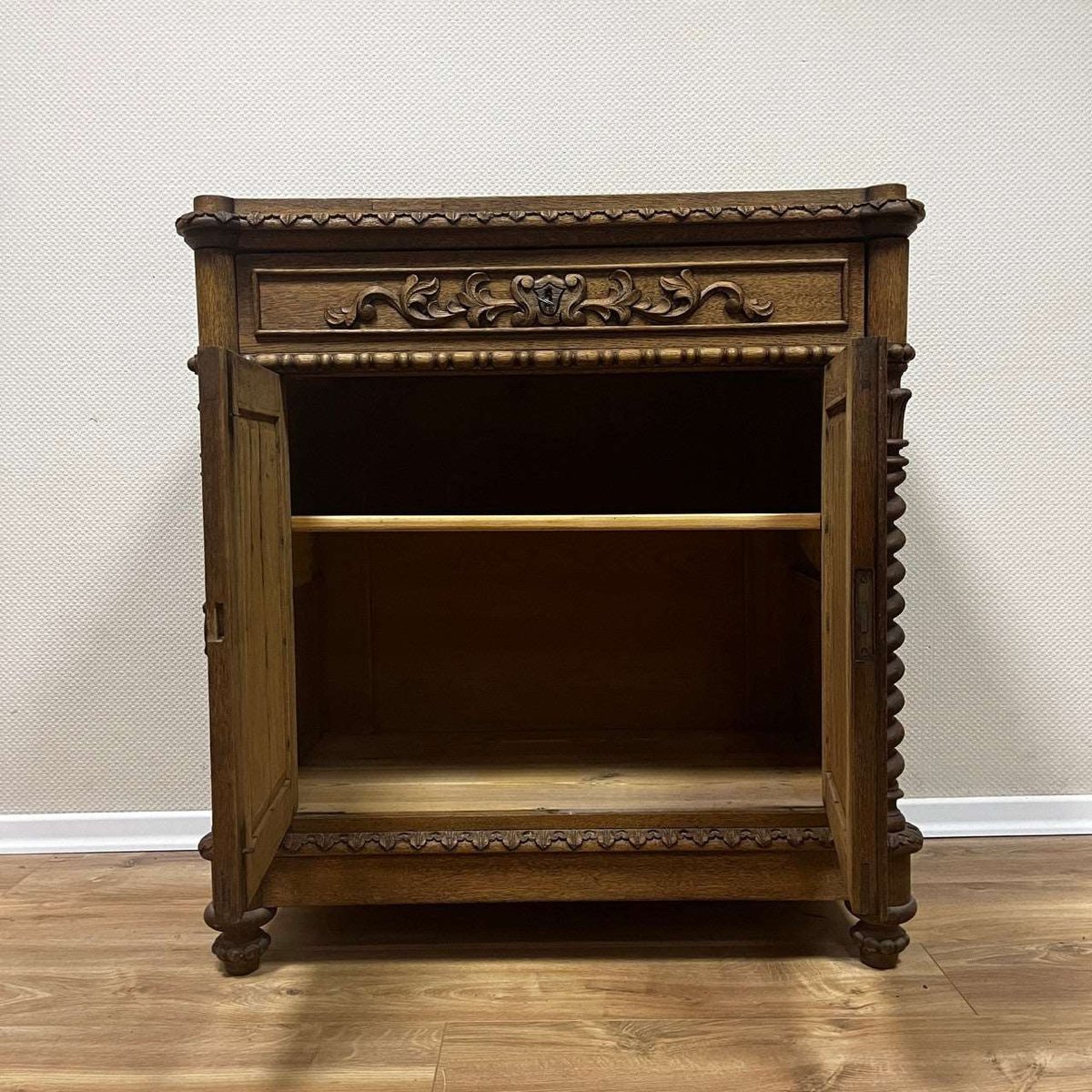 Antique Neo-Renaissance Oak Chest of Drawers for sale at Pamono