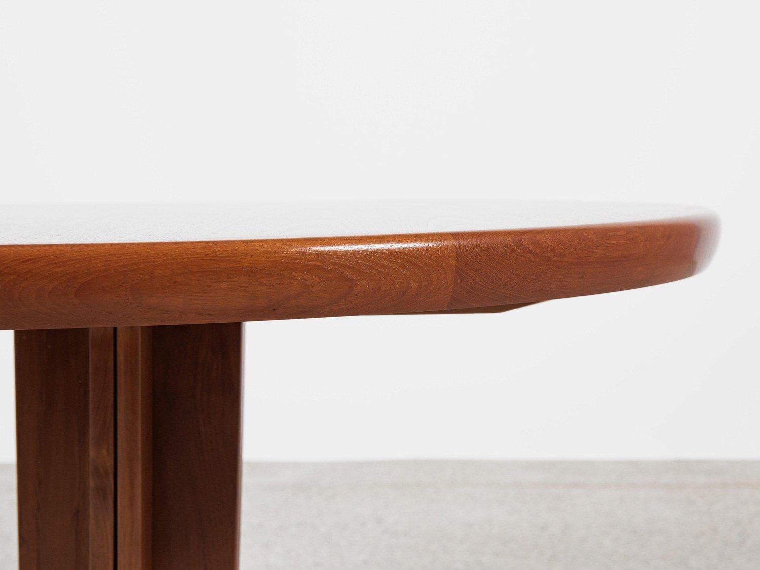 Mid-Century Danish Round Dining Table in Teak attributed to VV Møbler ...