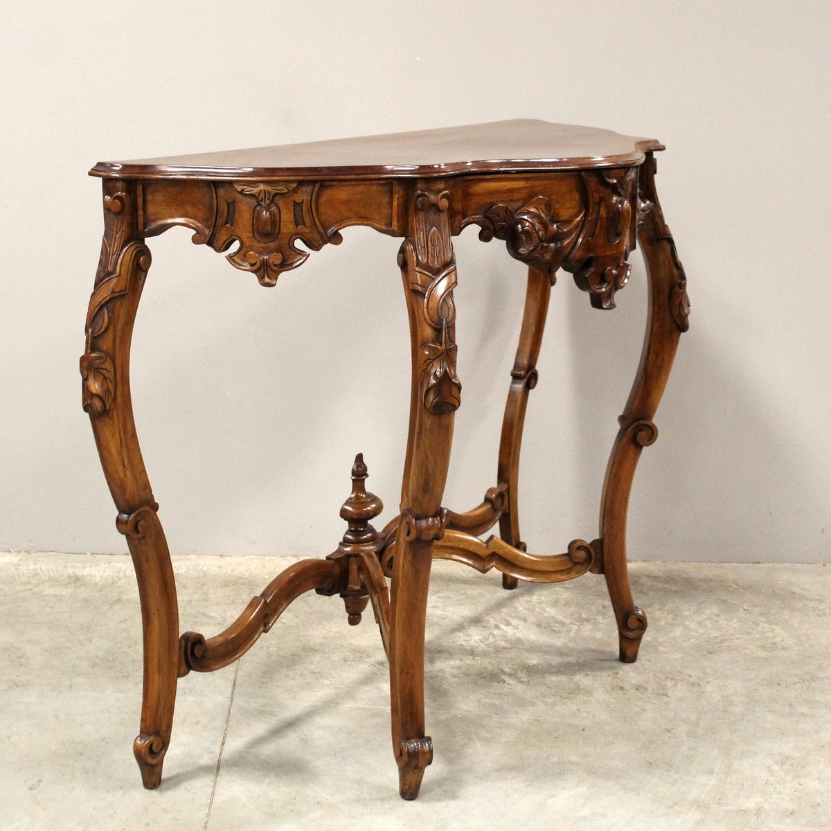 Antique Italian Console Table in Walnut for sale at Pamono