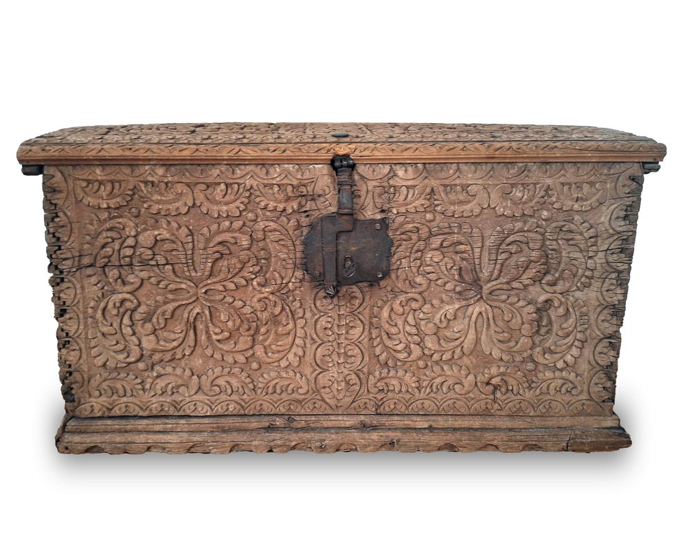 Early Spanish Gothic Renaissance Chest for sale at Pamono