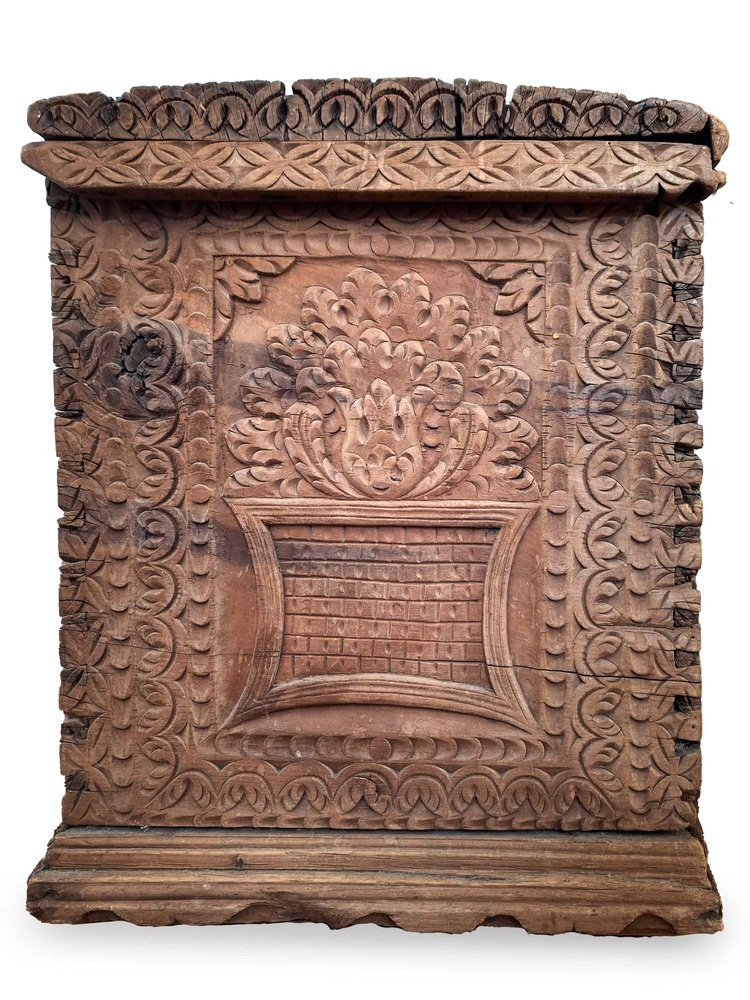 Early Spanish Gothic Renaissance Chest for sale at Pamono