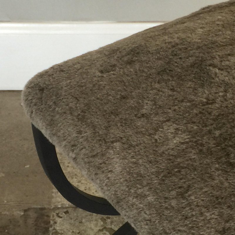 Graue Strapontin Hocker aus Lammfell von Design Frères, 2er Set bei ...