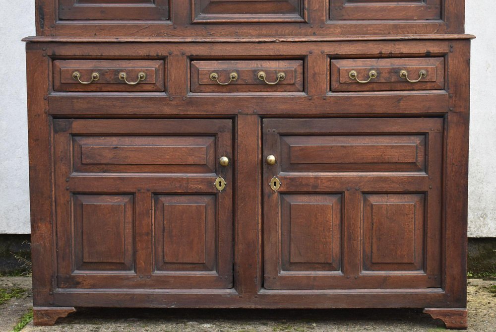 Antique Welsh Oak Cabinet, 1730 for sale at Pamono
