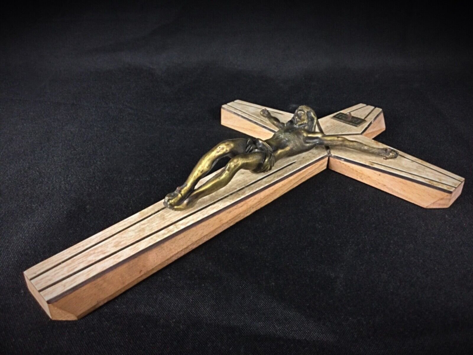Vintage Wooden Crucifix with Christ in Régule Christian Symbolism ...