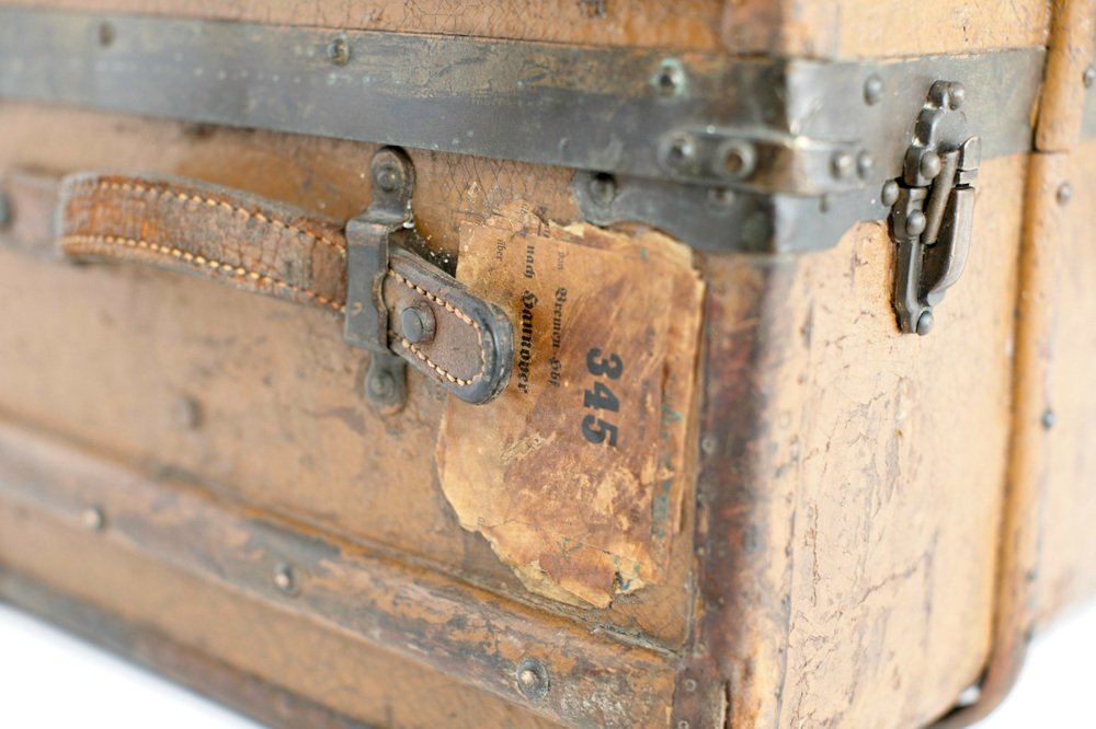 Antique Suitcase in Leather, 1900 for sale at Pamono