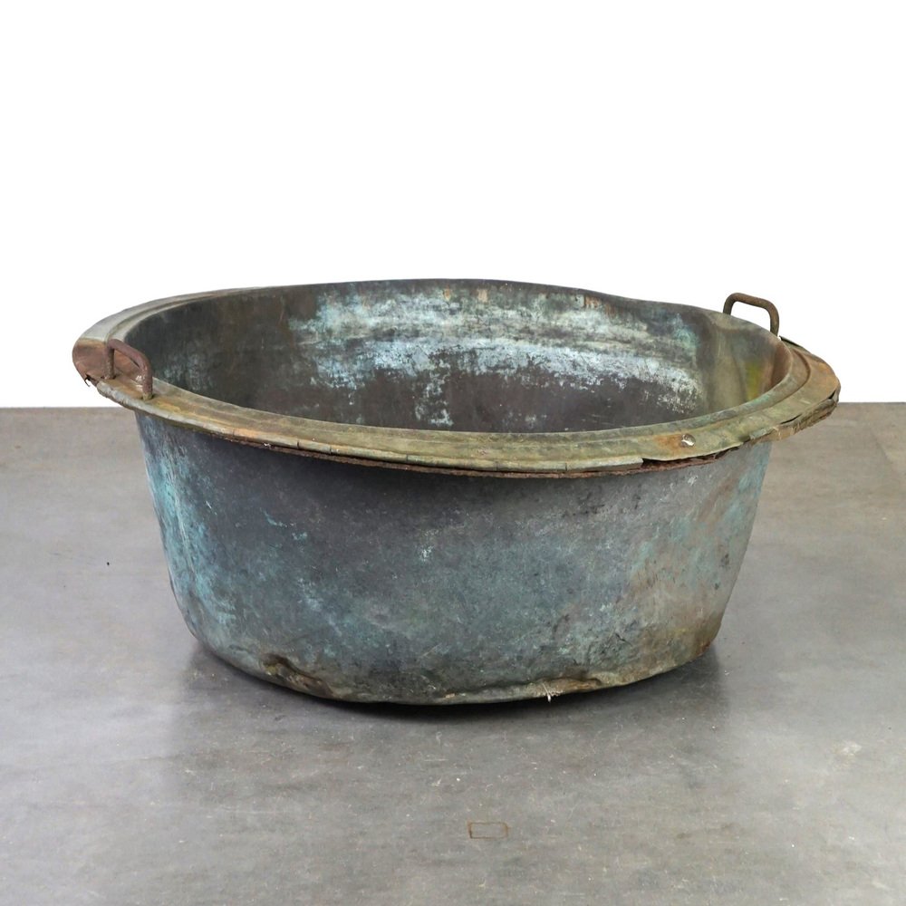 Large Antique Copper Kettle or Basin for sale at Pamono