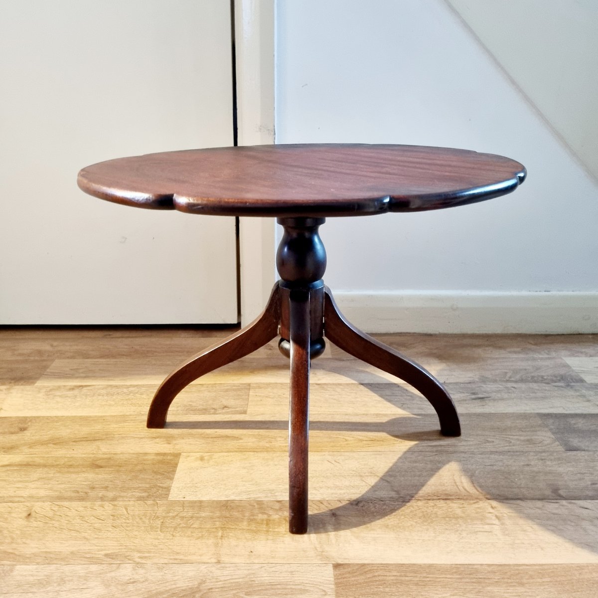 Edwardian Mahogany Tripod Coffee Table, 1890s for sale at Pamono