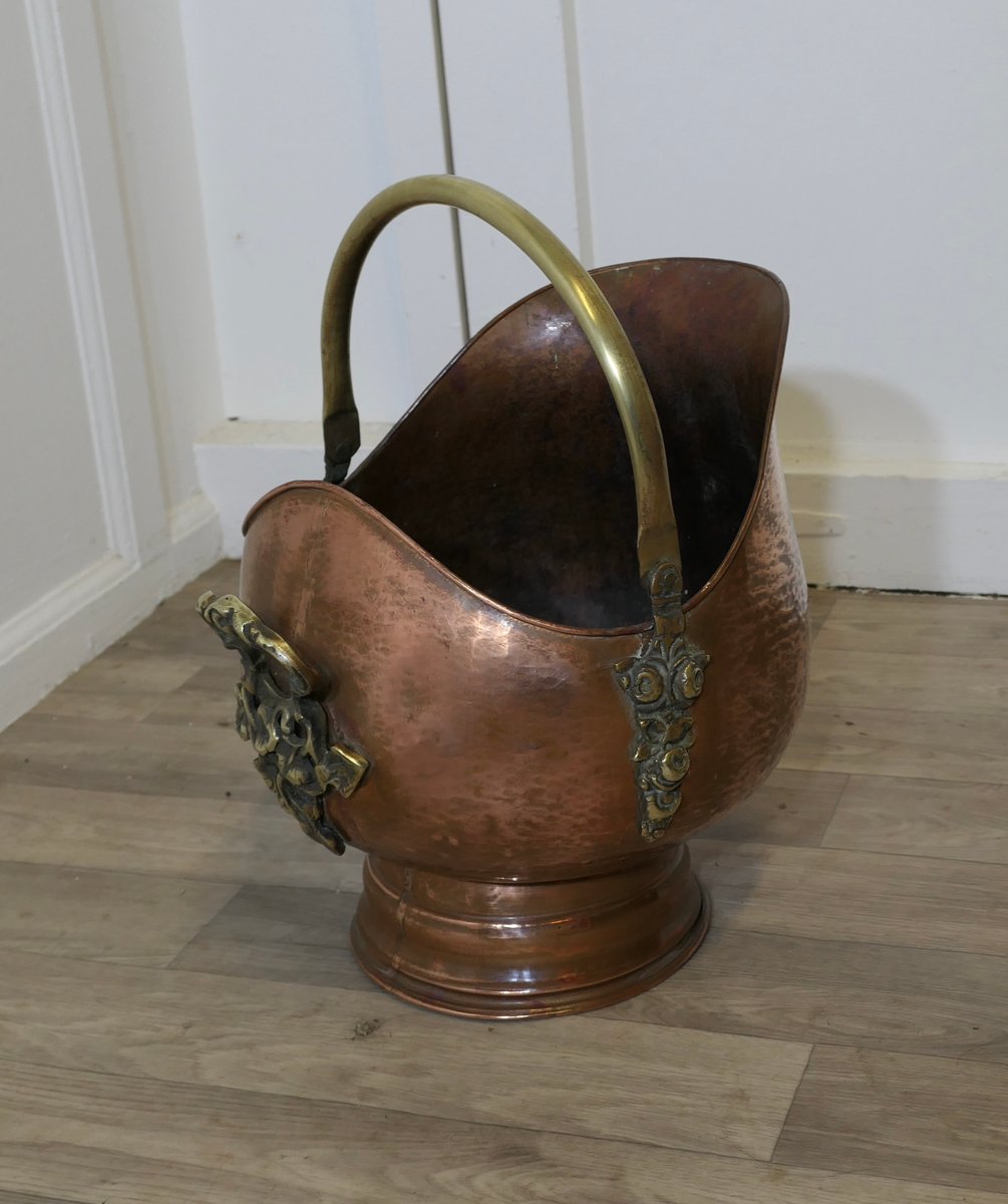 Arts and Crafts Copper Helmet Coal Scuttle , 1890s for sale at Pamono