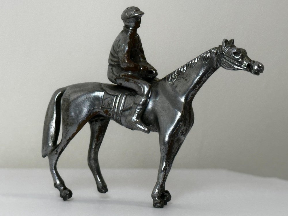 Mid-Century Modern Britisches Pferderennen Pferd und Jockey Classic Car ...