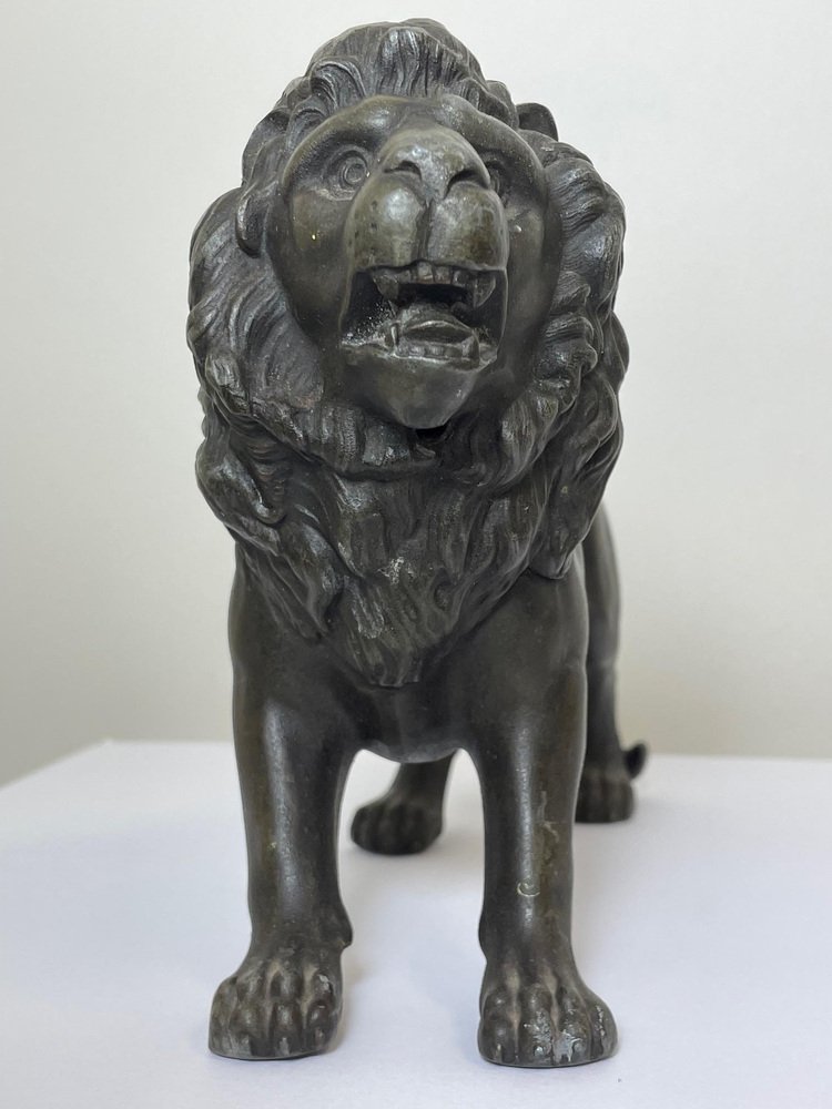 Small Victorian Bronze Model Lion Sculpture for sale at Pamono
