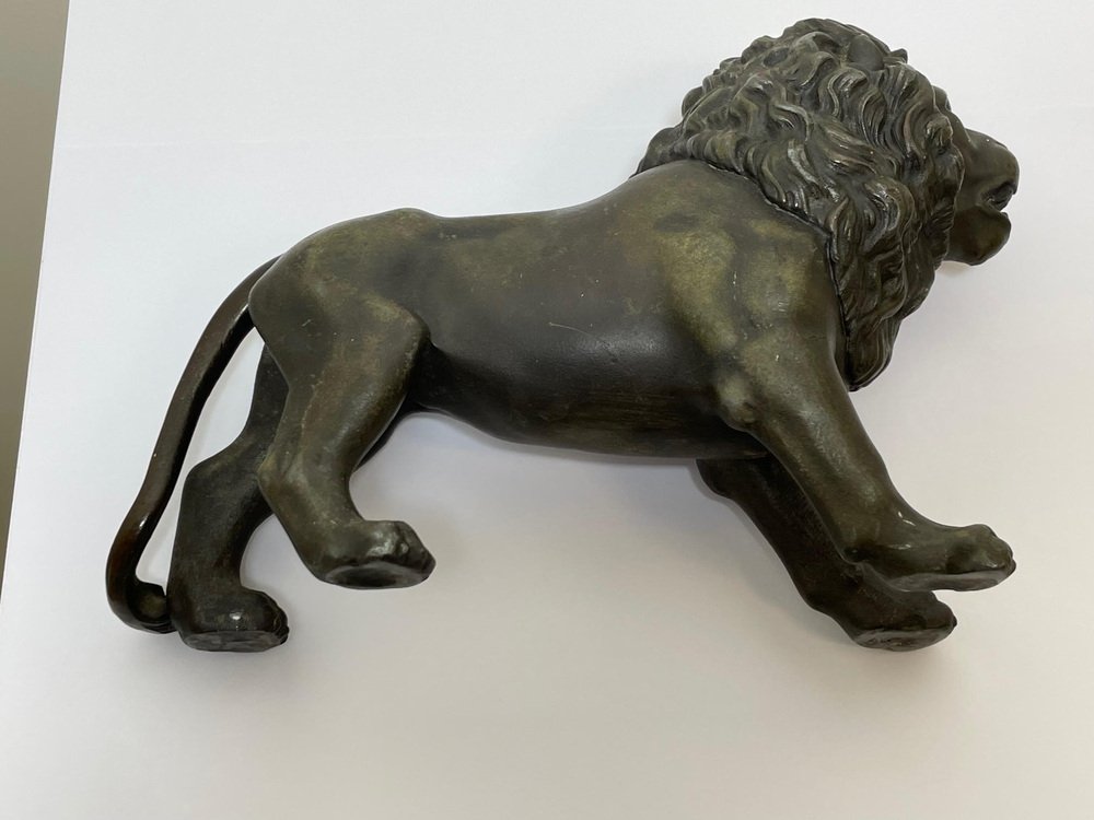 Small Victorian Bronze Model Lion Sculpture for sale at Pamono