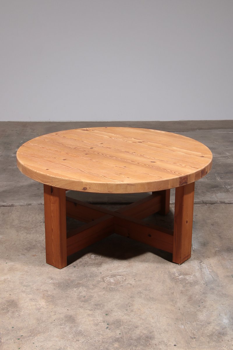 Scandinavian Round Pine Coffee Table, 1970s for sale at Pamono