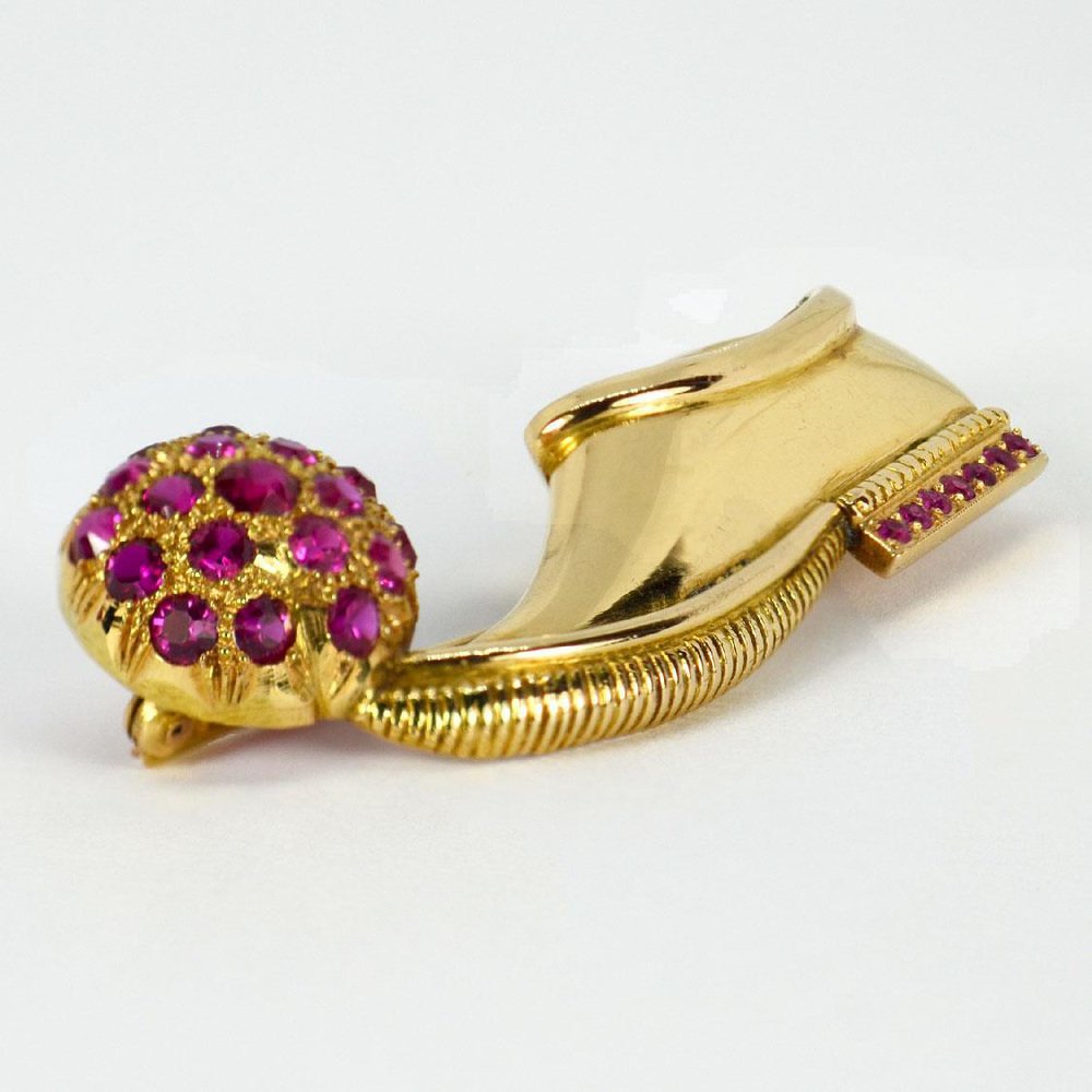 14 Karat Yellow Gold Ruby Tsarouchi Shoe Brooch, 1950s for sale at Pamono