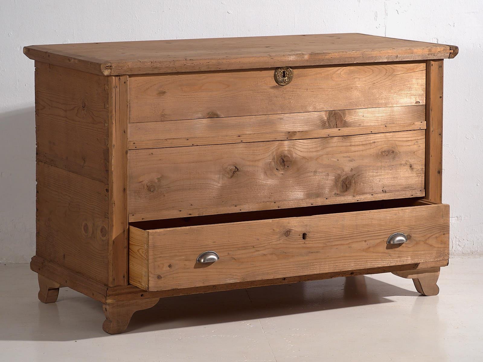 Large Vintage Chest, 1920 for sale at Pamono