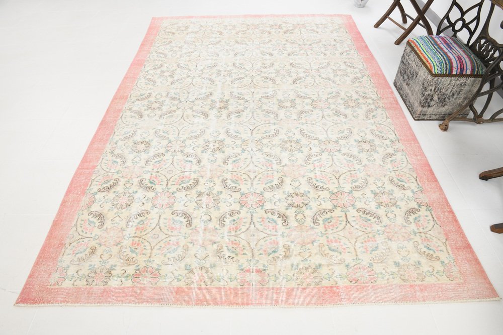 Large Vintage Pastel Rug in Wool for sale at Pamono
