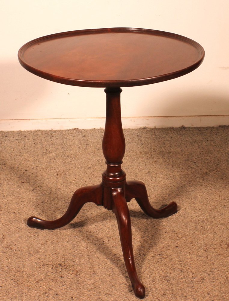 Small Mahogany Pedestal Table, 1800s for sale at Pamono