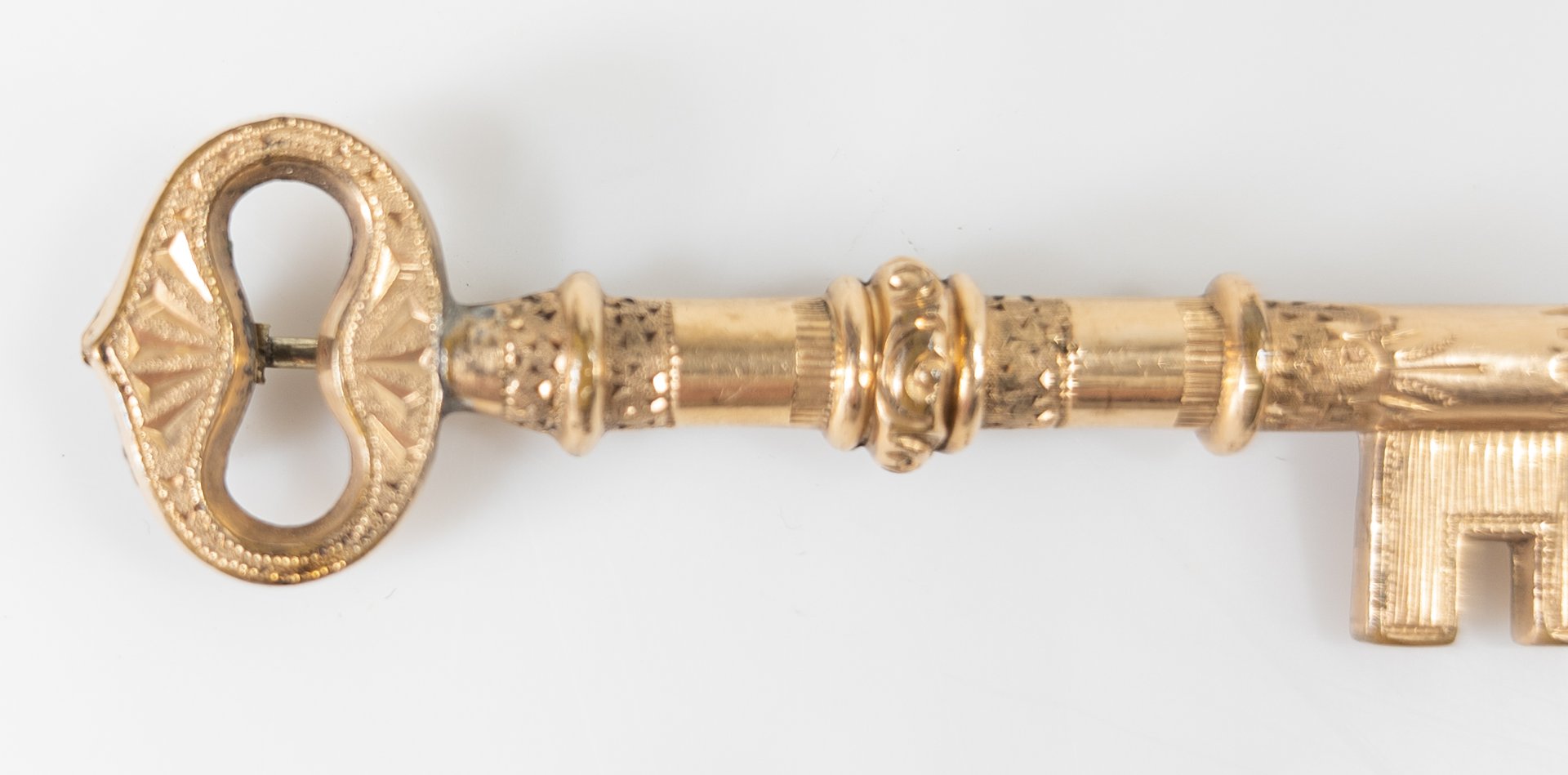 Antique Gold Filled Skeleton Key Brooch for sale at Pamono