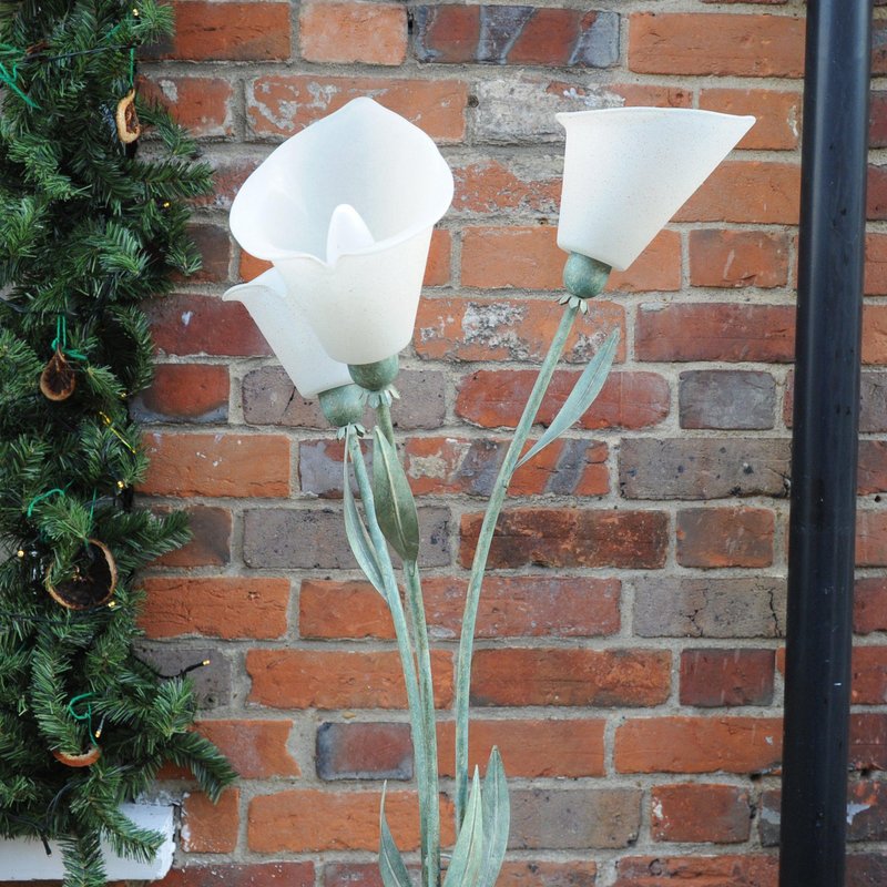 Decorative Leaf and Stem Green Floor Lamp with Lilly Glass Shades ...