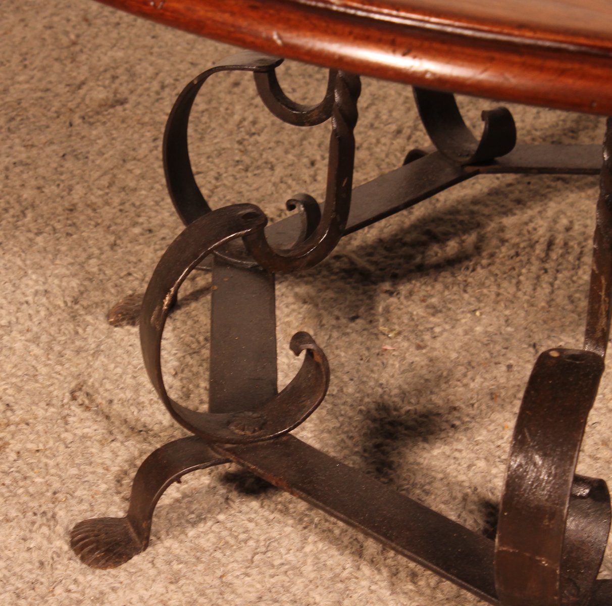 18th Century Round Coffee Table with Brazier for sale at Pamono