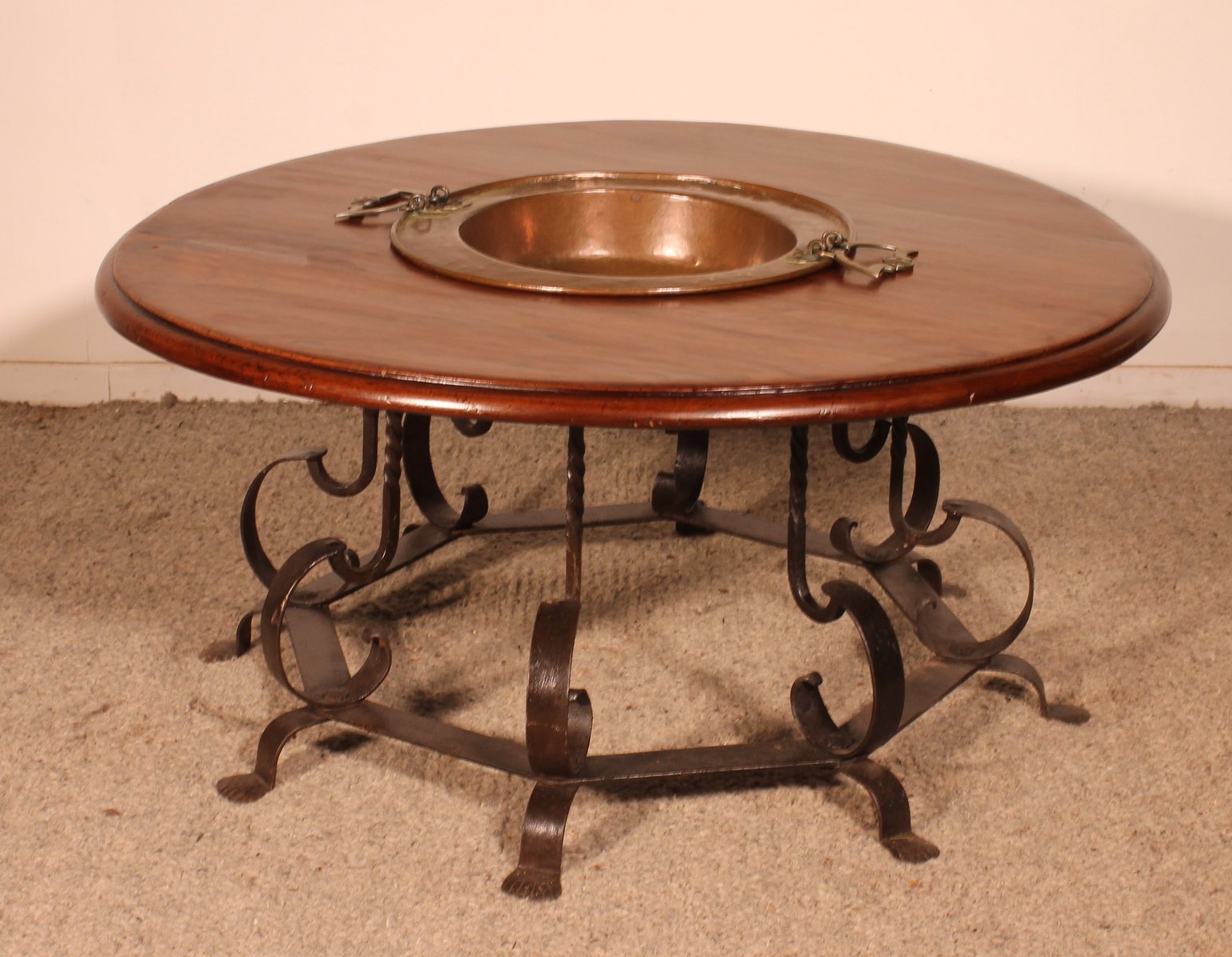 18th Century Round Coffee Table with Brazier for sale at Pamono