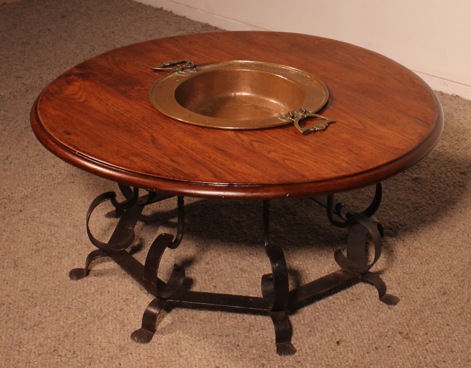 18th Century Round Coffee Table with Brazier for sale at Pamono