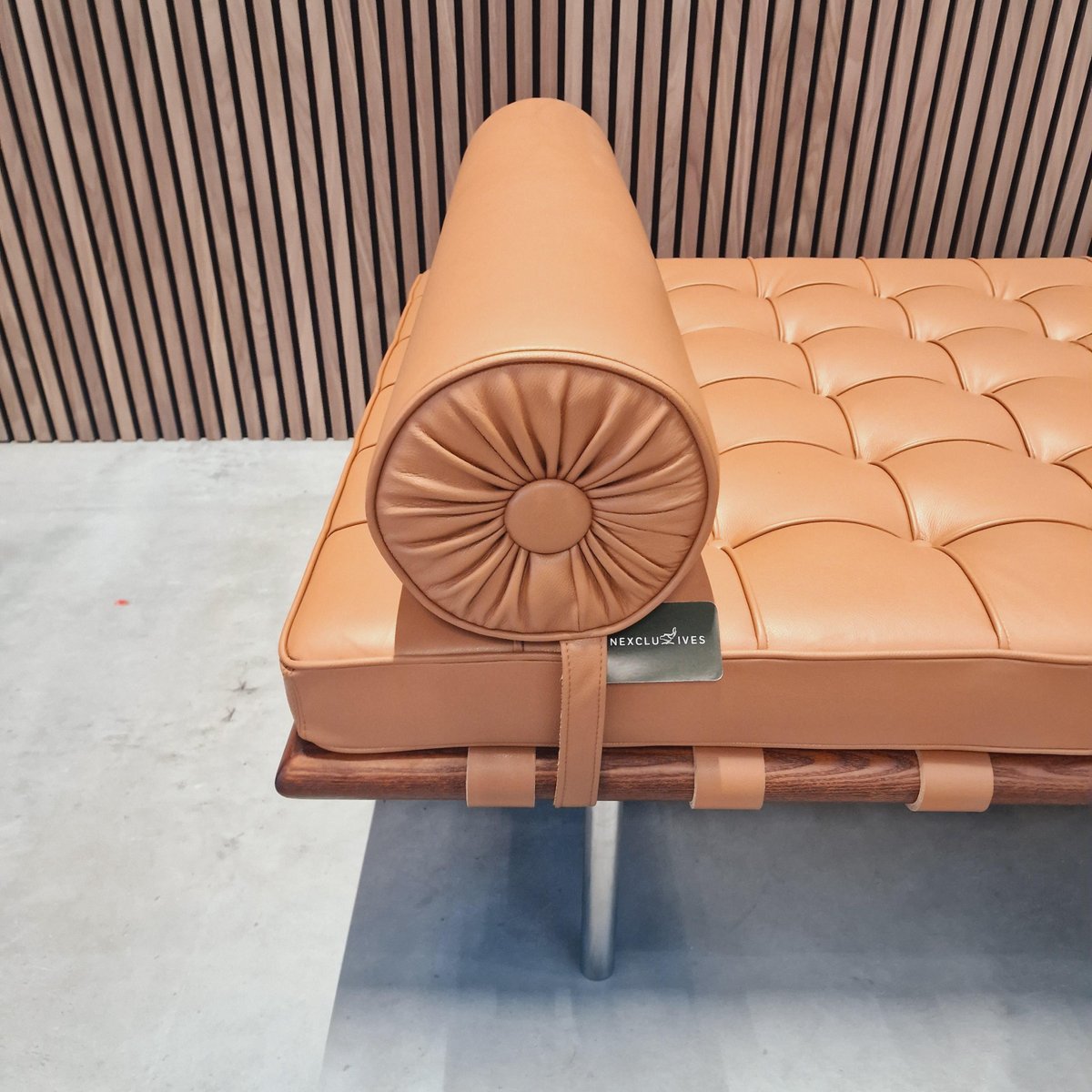 Barcelona Daybed in Cognac Leather by Ludwig Mies van der Rohe for Knoll Inc. / Knoll ...
