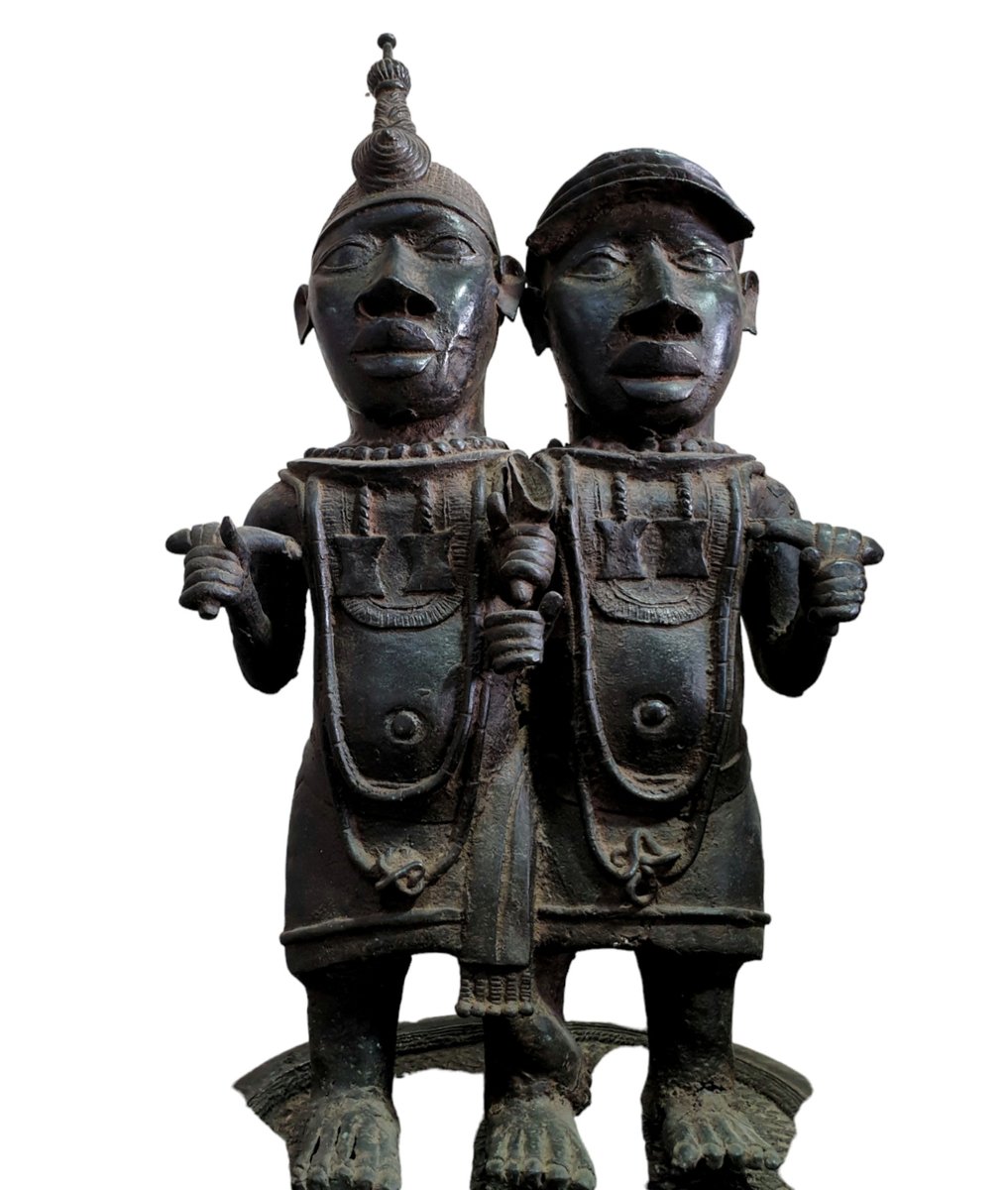 Nigerian Kingdom of Benin Artist, Pair of Messengers, Pre-1800s, Bronze for sale at Pamono