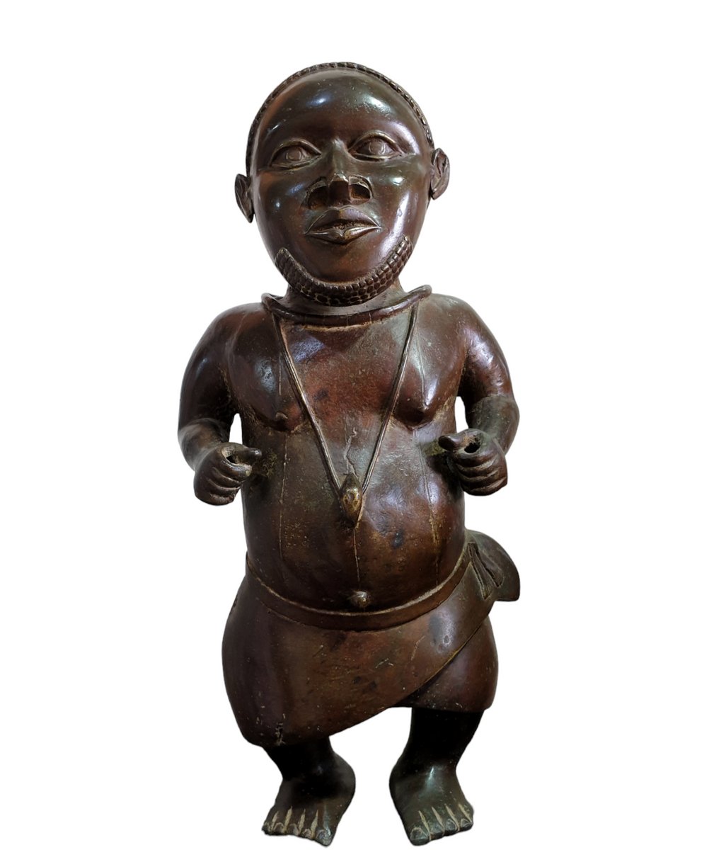 Nigerian Kingdom of Benin Oba Ifé Artist, Court Dwarf, Pre-1800s, Bronze for sale at Pamono