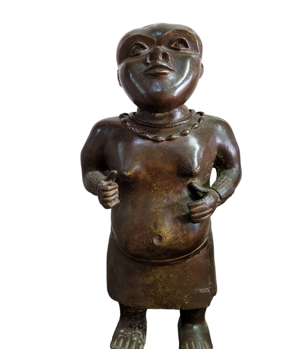 Nigerian Kingdom of Benin Oba Ifé Artist, Court Dwarf, Pre-1800s, Bronze for sale at Pamono