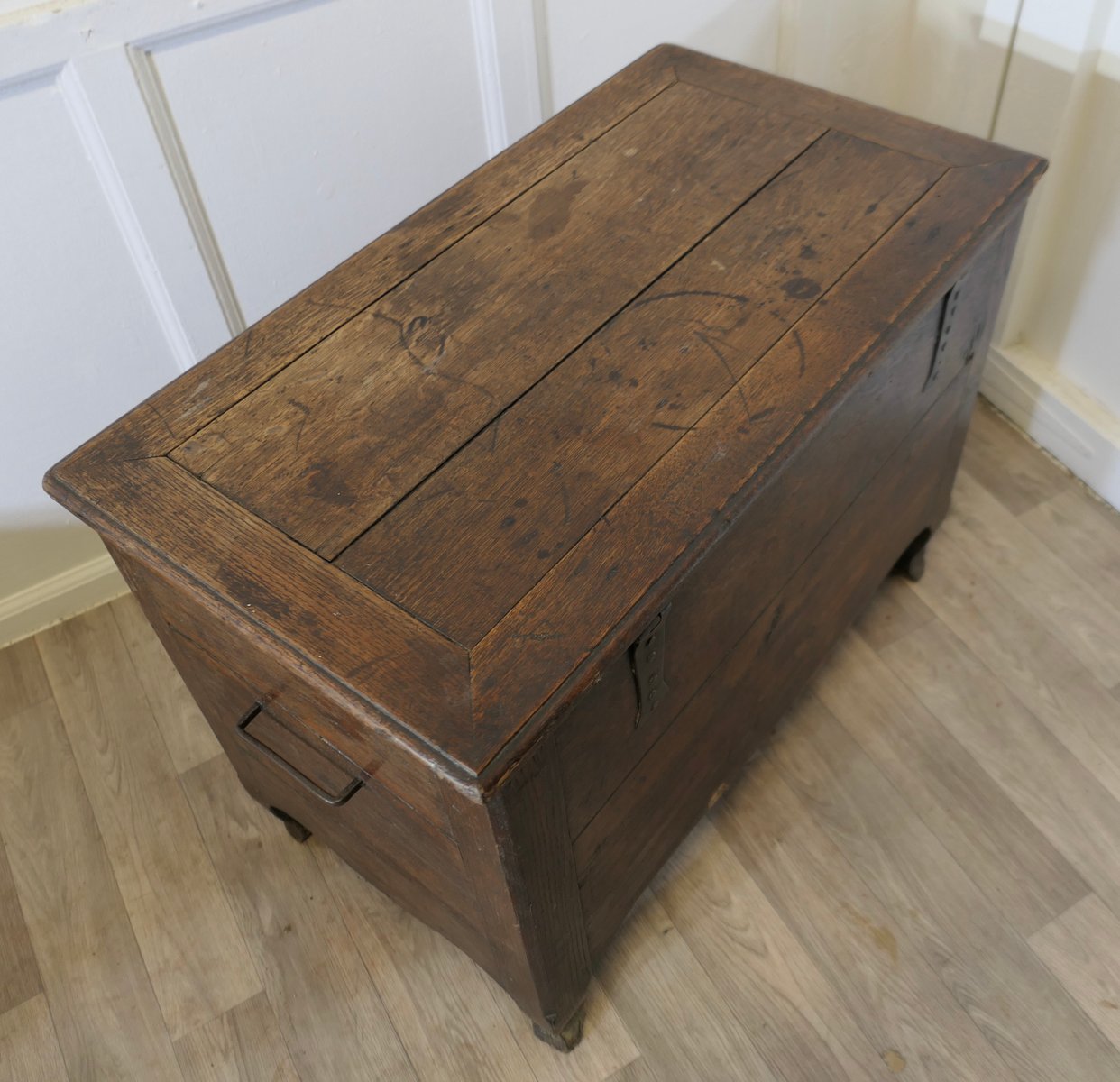 Small 18th Century French Oak Coffer for sale at Pamono