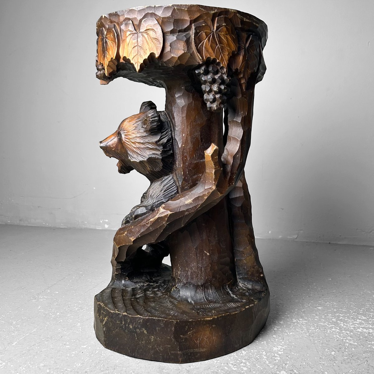 Wood Carved Bear Stand, Ainu Art, Hokkaido, Japan, 1960s for sale at Pamono