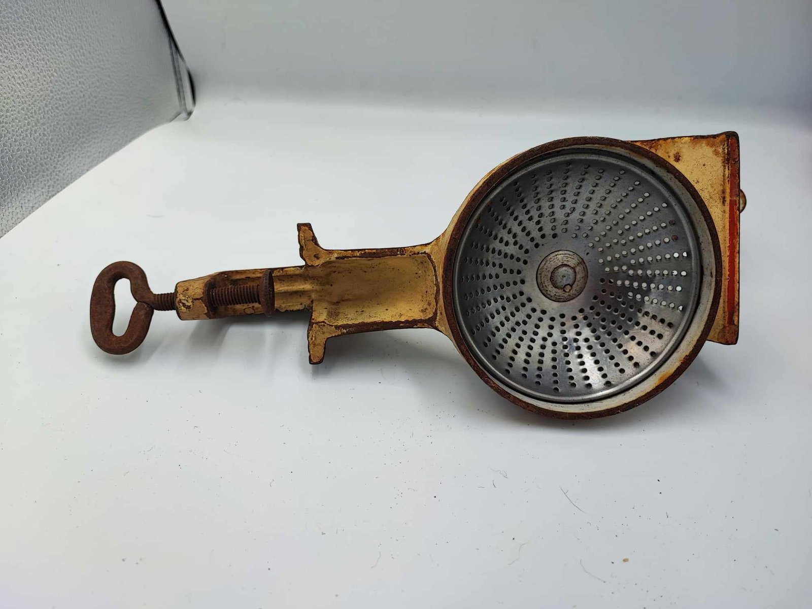 Vegetable Machine in Cast Iron for sale at Pamono