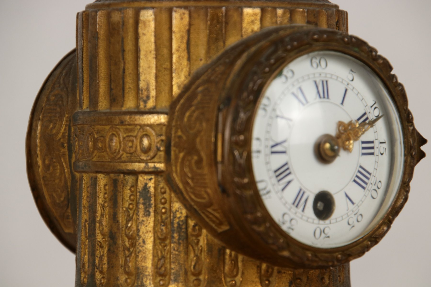 Small Antique Fireplace Clock with Side Plates, 1860s for sale at Pamono