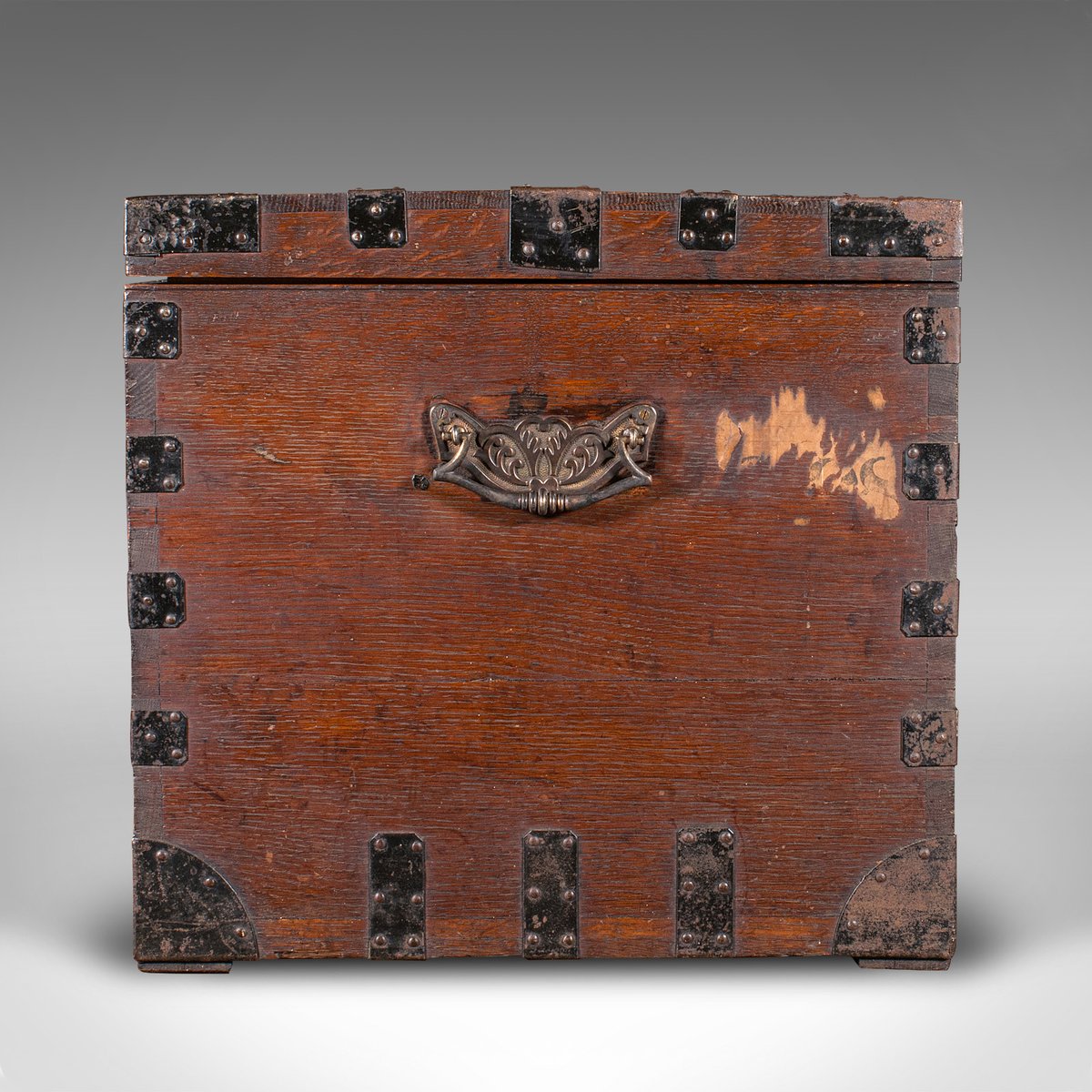 Antique Victorian Fitted Silver Chest in Oak for sale at Pamono