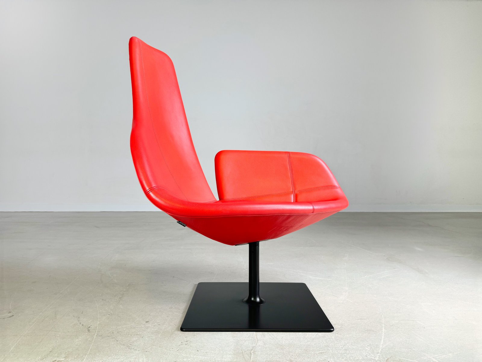 Moroso Swivel Leather Armchair in Red from Patricia Urquiola for sale ...