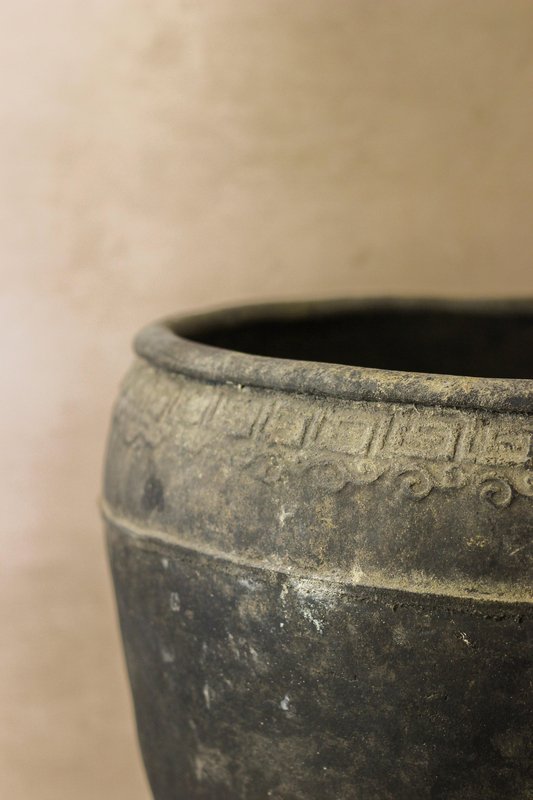 Vintage Asian Pot in Black for sale at Pamono