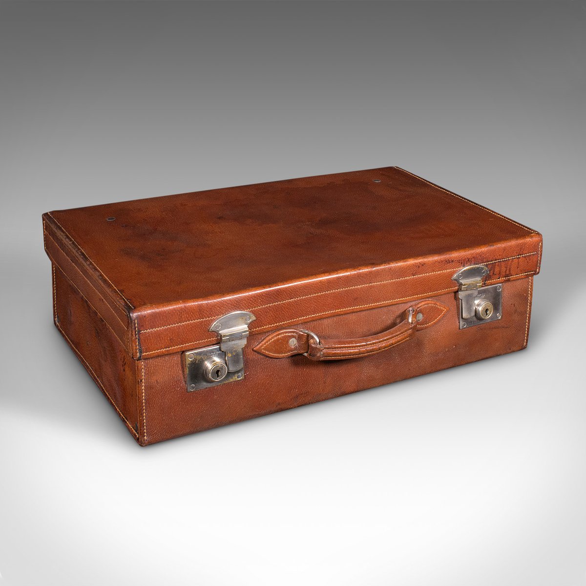 Vintage English Gentlemans Valet Suitcase in Leather, 1920 for sale at ...