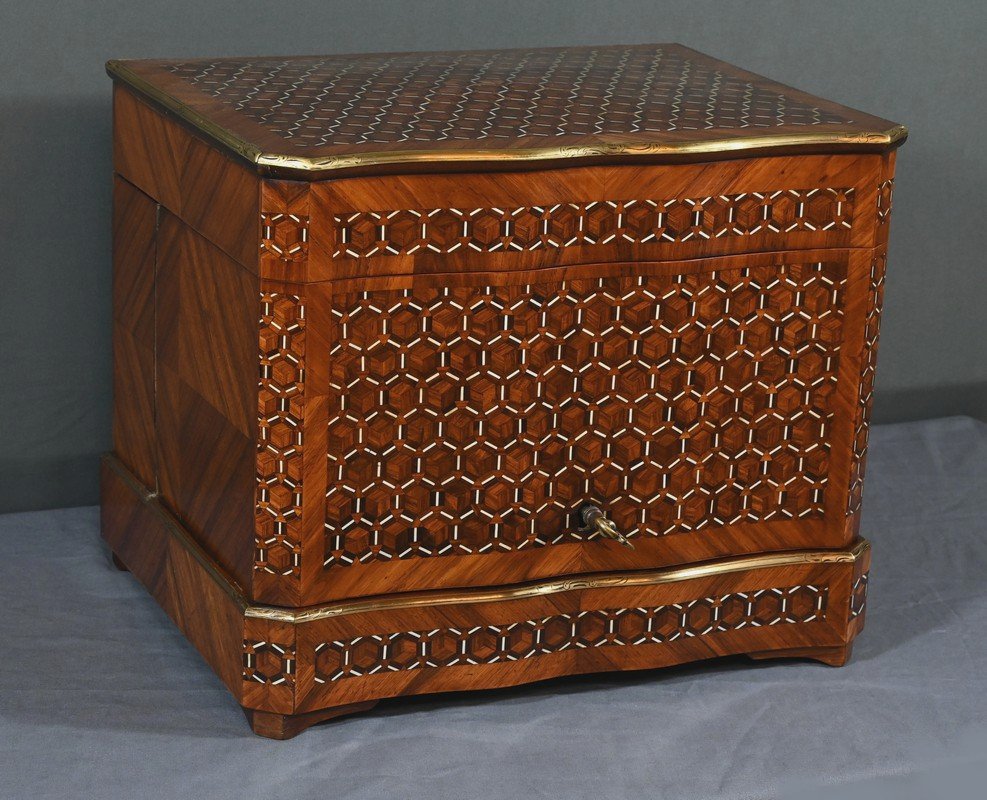 Mid-19th Century Napoleon III Marquetry Liqueur Cellar for sale at Pamono