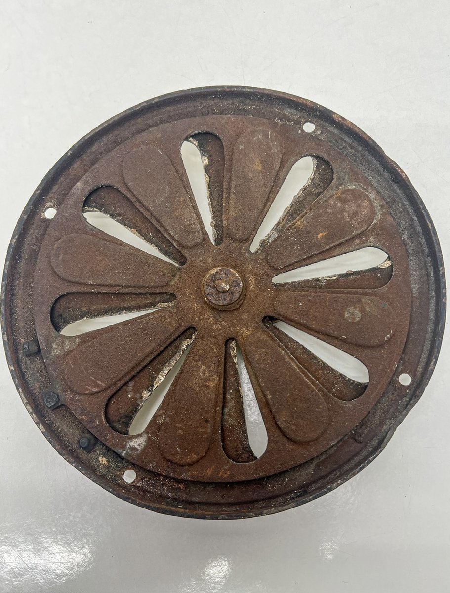 Victorian Cast Iron Air Vent - Ventilation Grille, 1900s for sale at Pamono