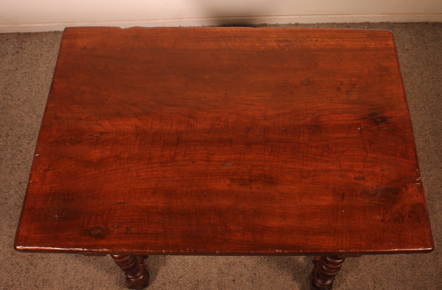 Small 17th Century Spanish Table for sale at Pamono