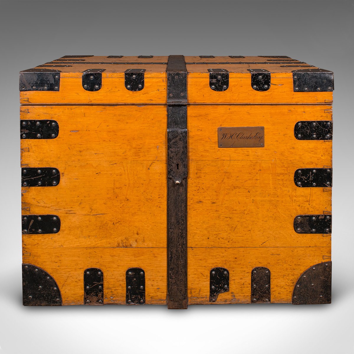 Large English Oak Storage Trunk for sale at Pamono