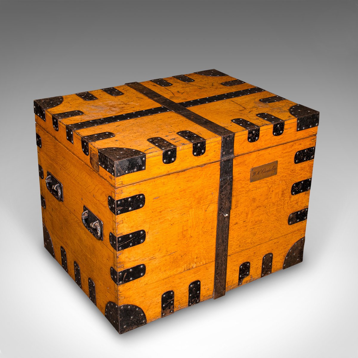 Large English Oak Storage Trunk for sale at Pamono