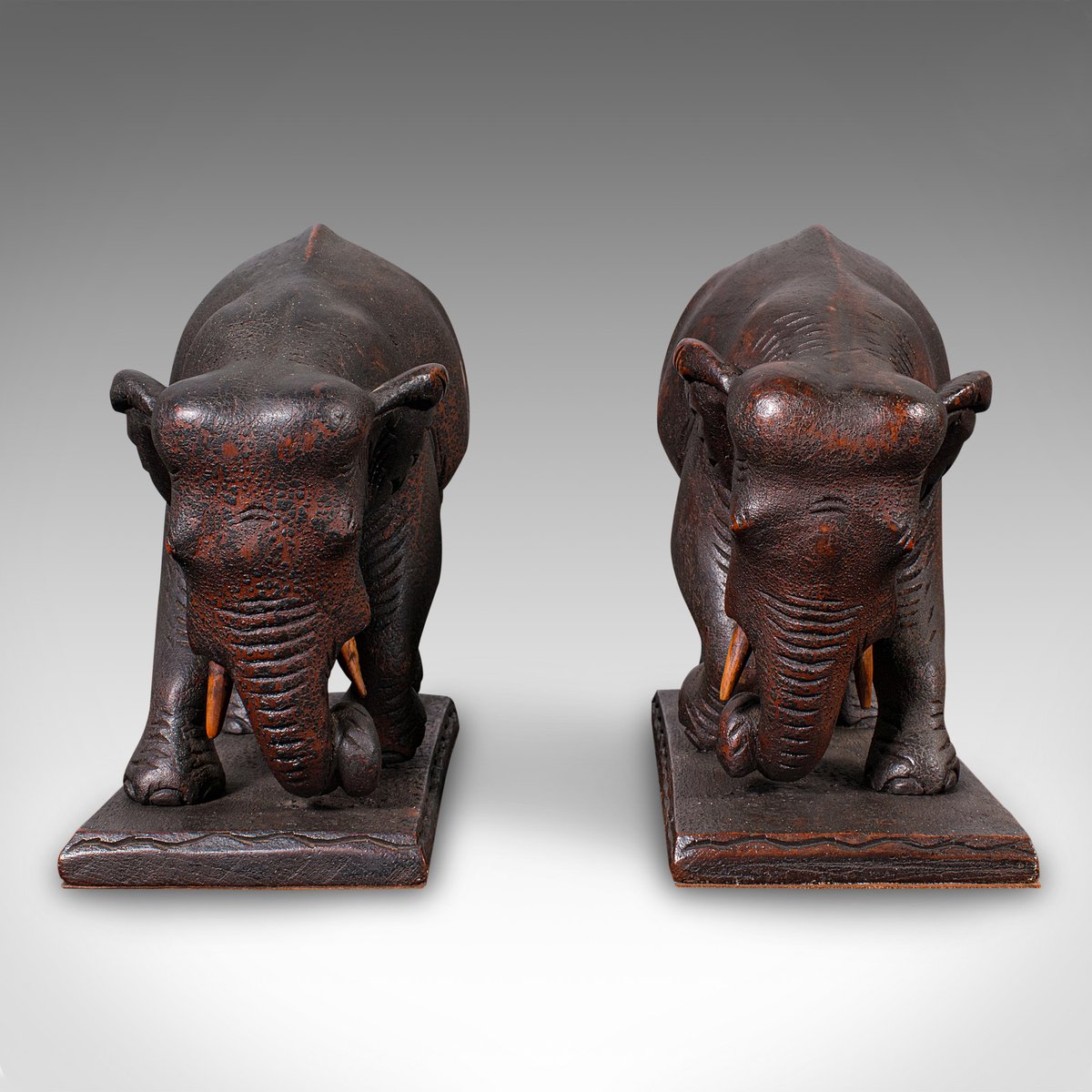 English Elephant Bookends, 1890s, Set of 2 for sale at Pamono